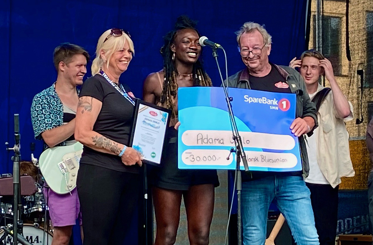 Bluesnews - Adama Janlo fikk Ung Artist-stipend